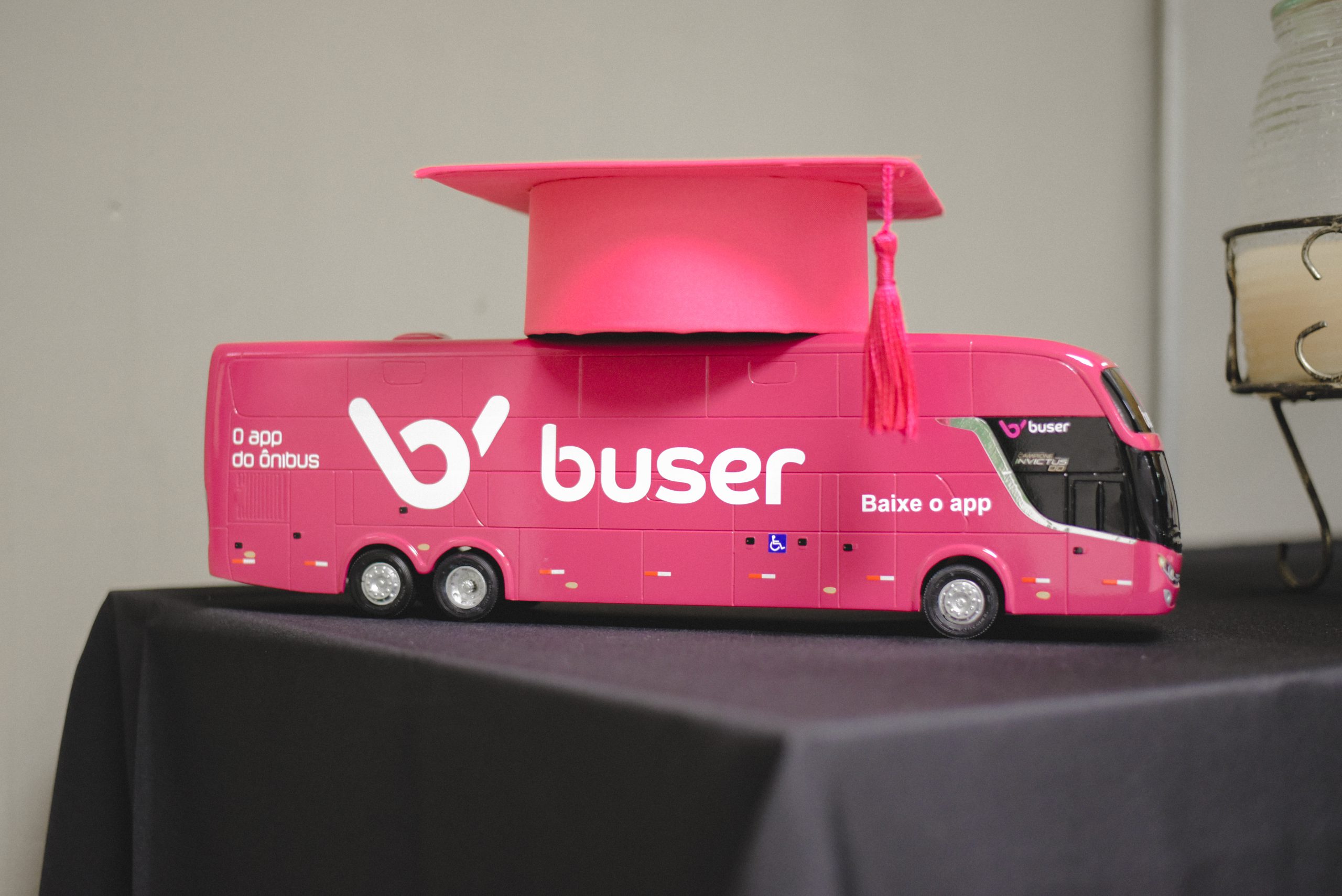 Buser inicia programa universitário de TI em São José dos Campos